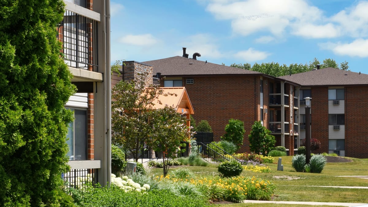 Photos of Naperville, IL Apartments | The Ponds of Naperville