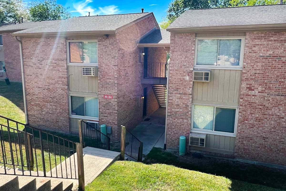 Photos and Video of Twin Gables Apartments in Hamilton, OH
