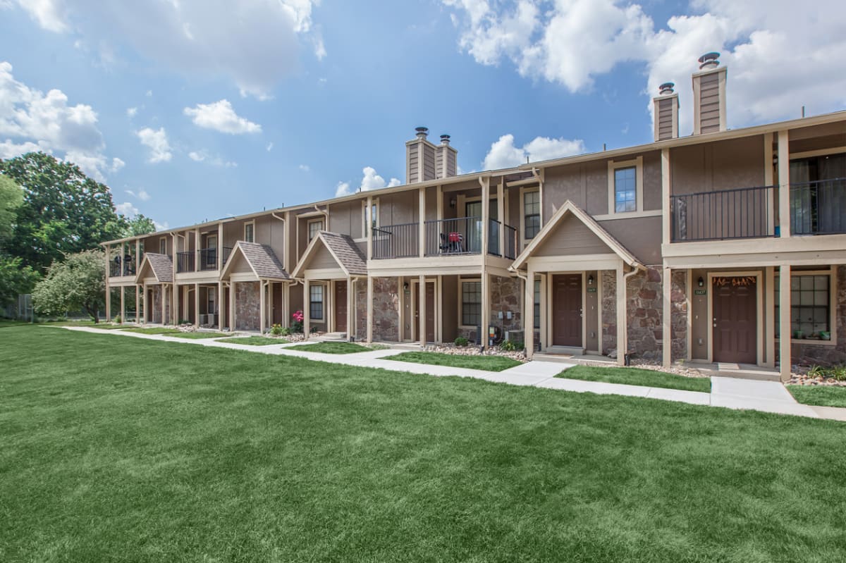 Townhomes for Rent in Overland Park, KS | Waterford Place