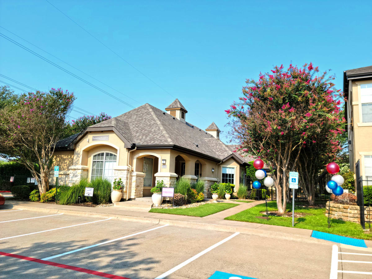 Langdon at Spring Creek Photos | Plano Apartments 75023