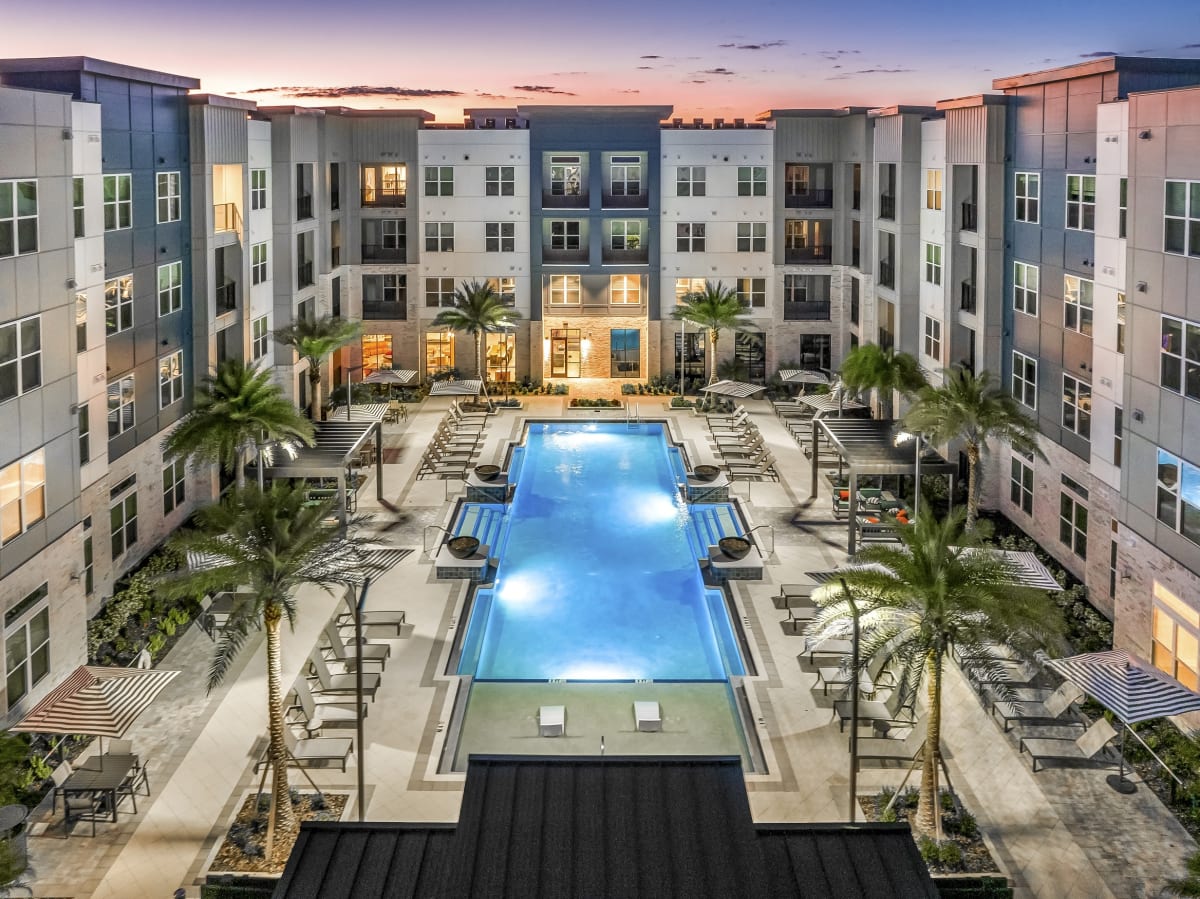 Apartments for Rent near Flamingo Crossings | The Overlook