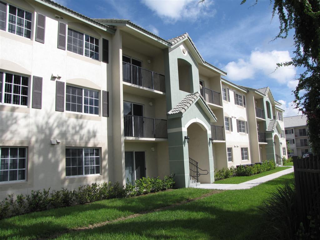 Photos and Video of Valencia Pointe in Miami, FL