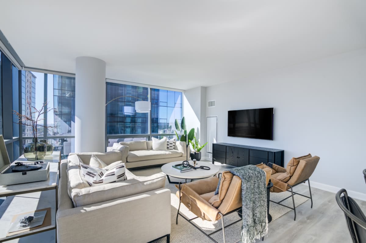 Encore 325 Apartments Photo Gallery | New Rochelle