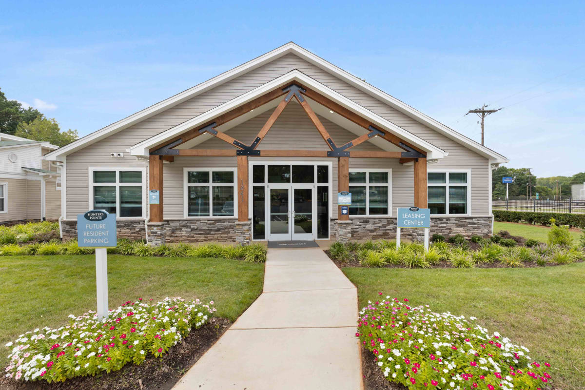 Gallery | Pet-Friendly Apartments Near UNC Charlotte