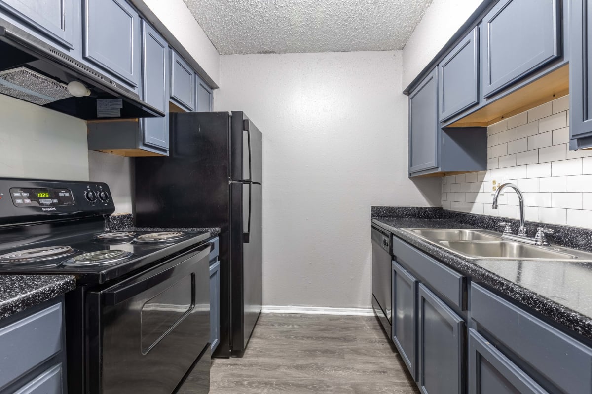 Photos of Whitney Manor Apartments | Gretna, LA Rentals