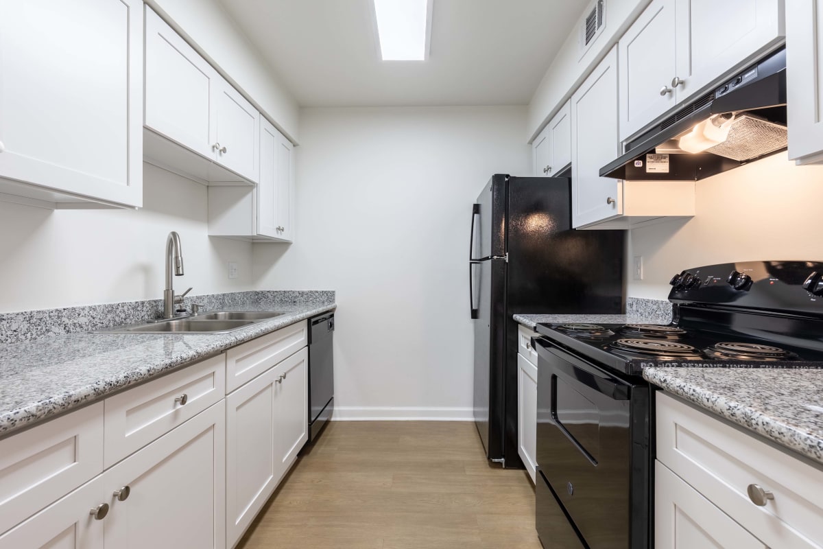 Photos of Whitney Manor Apartments | Gretna, LA Rentals