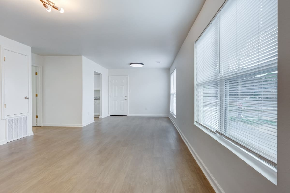 Photos of Whitney Manor Apartments | Gretna, LA Rentals