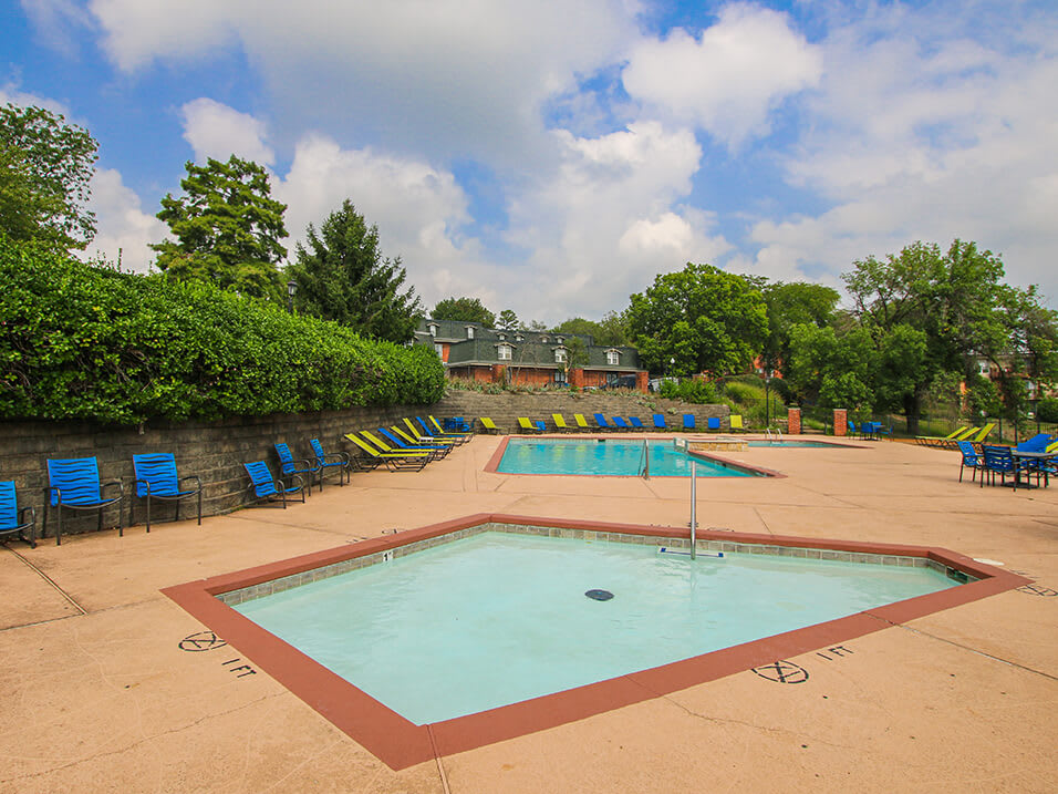 Photo Gallery | Retreat at Seven Trails | Apartments in Ballwin, MO