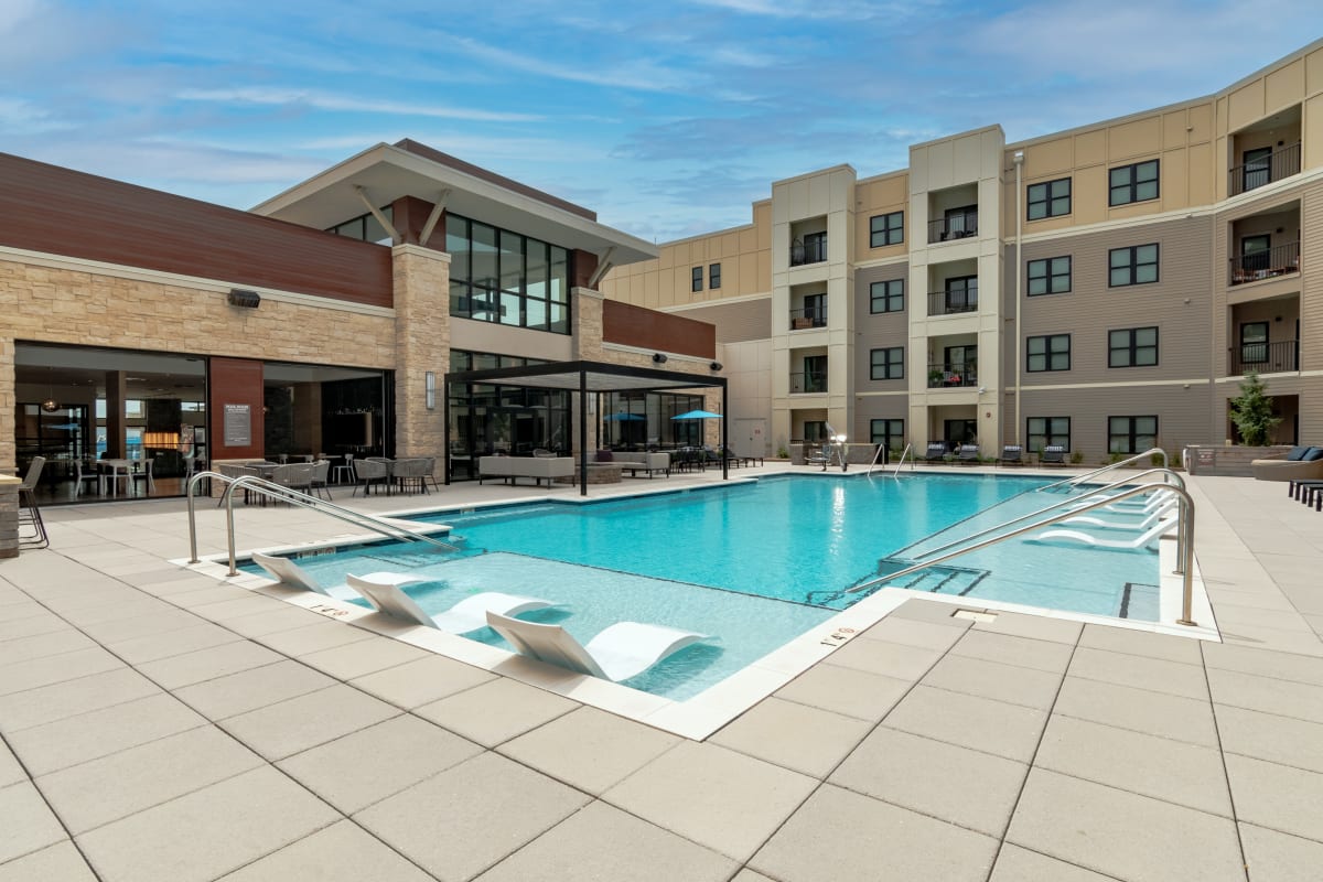 Century West Pryor Apartmentsnull