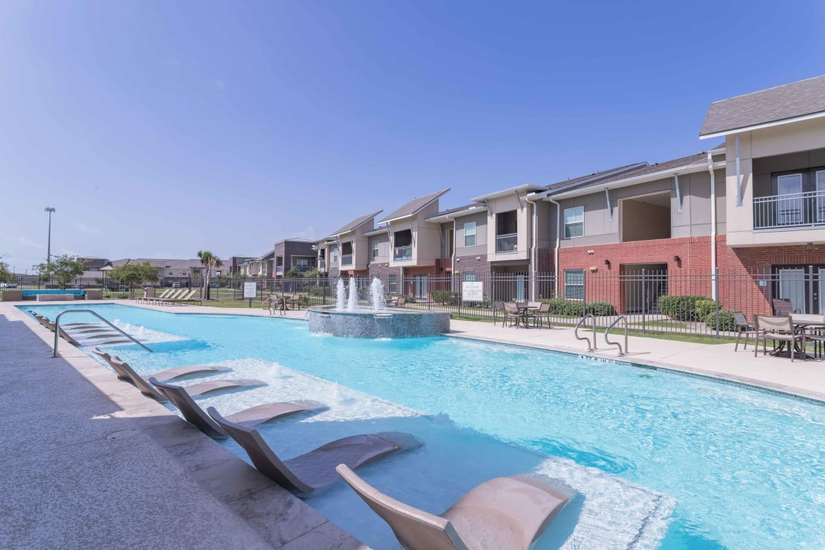 Portland Apartments | Century Palm Bluff Apartments