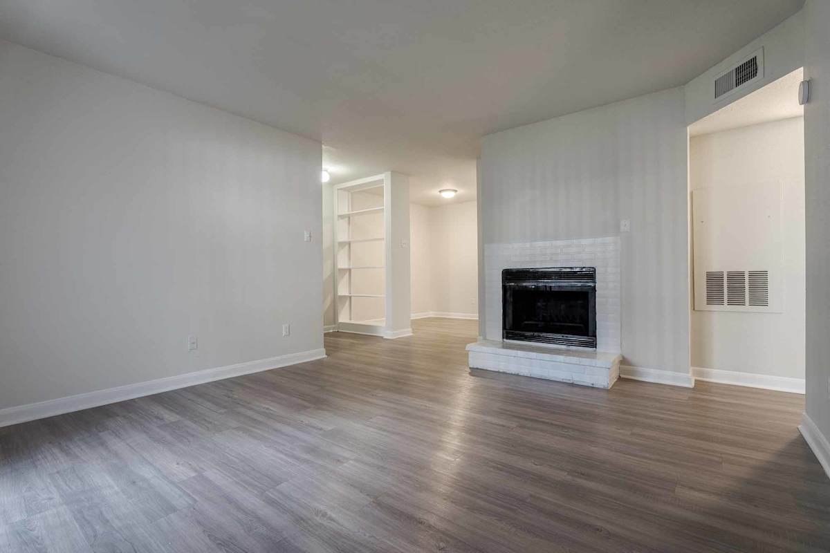 Apartments in Energy Corridor | 2400 Briarwest Apartments