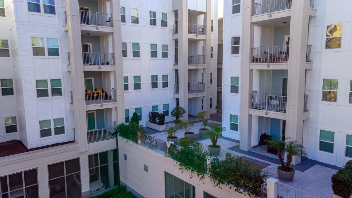 Property details for Lexington Court Apartments from Concord Management