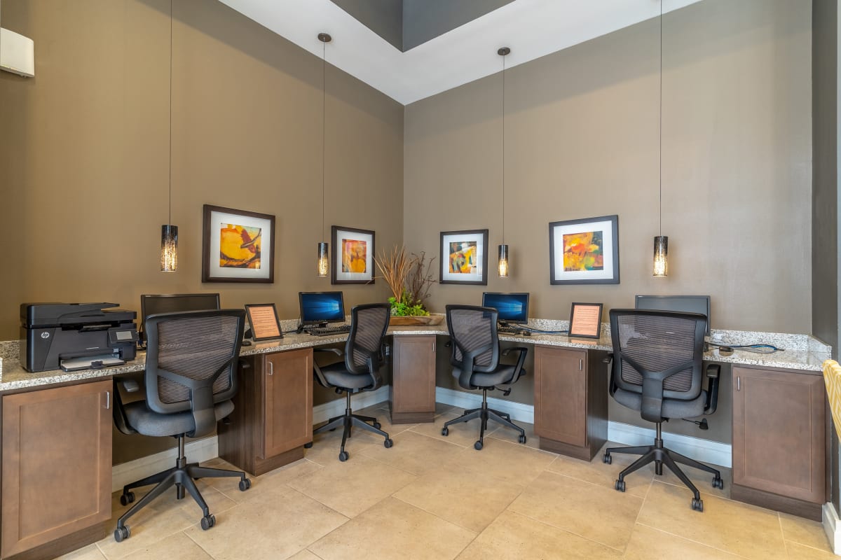 Property details for Lexington Court Apartments from Concord Management