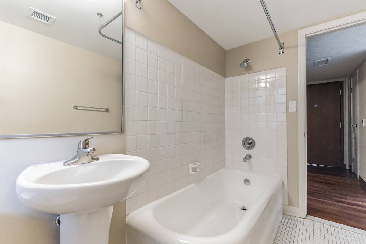 Photos and Video of Commodore Place Apartments in Cleveland, OH