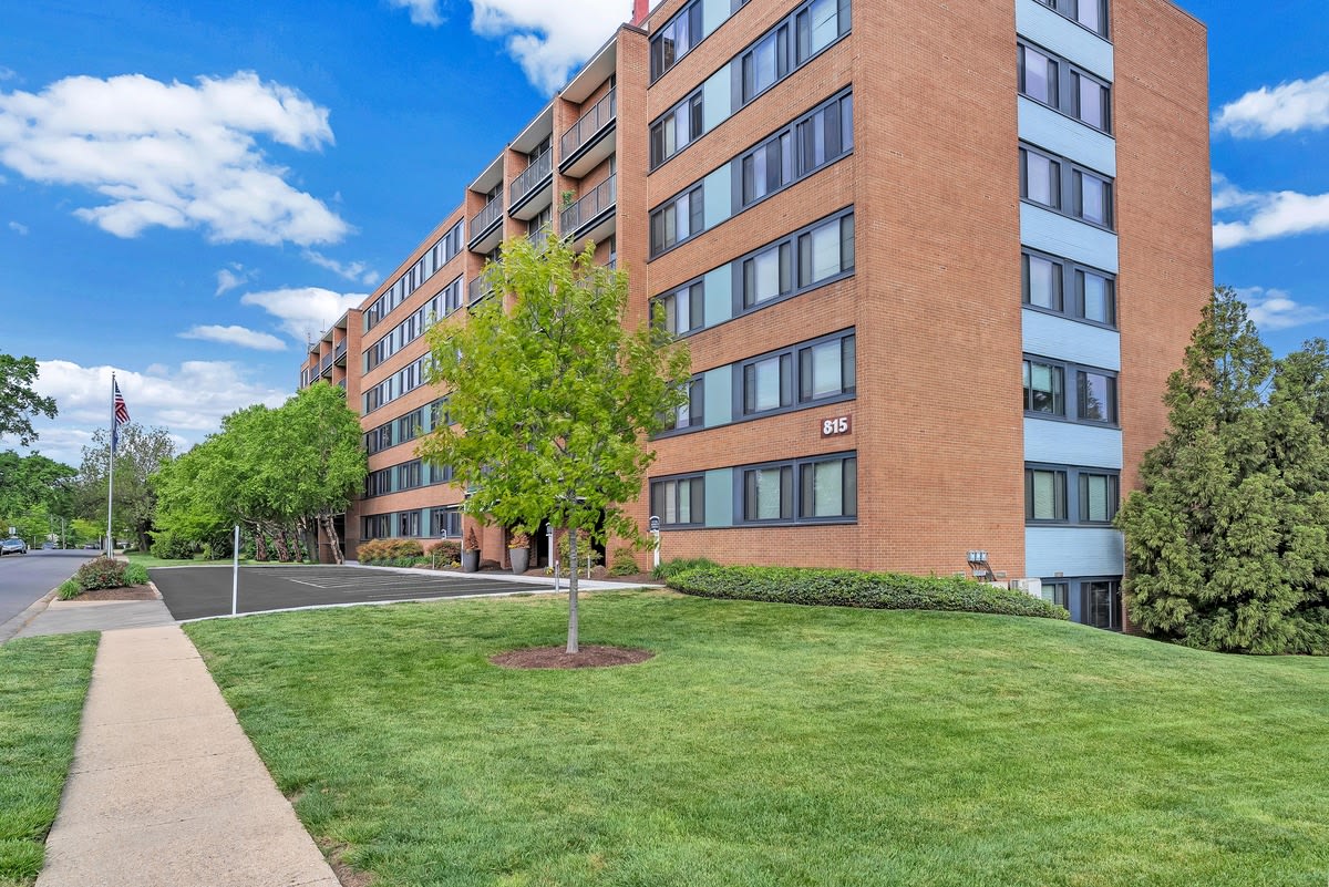 Photos and Video of Parc View Apartments in Arlington, VA