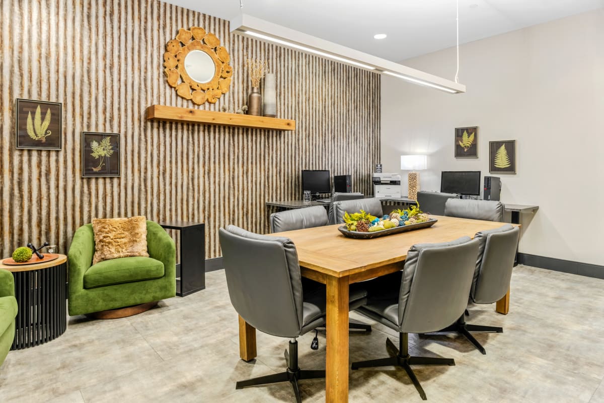 Property details for Highpoint on Columbus Commons from Oakwood Management