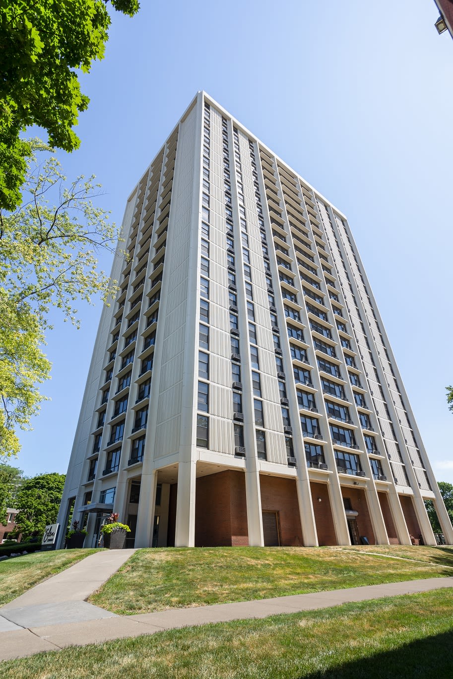 South Commons Apartments for Rent | Eden Commons