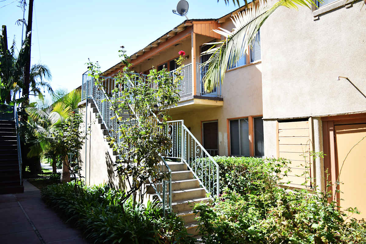 Property details for Zoe Seville Apts from Positive Investments Inc