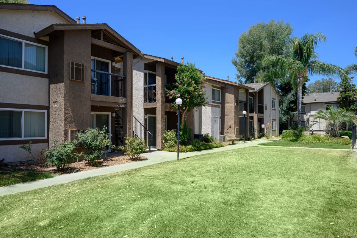 Senior Apartments for Rent in Hemet | Oak Terrace Apts