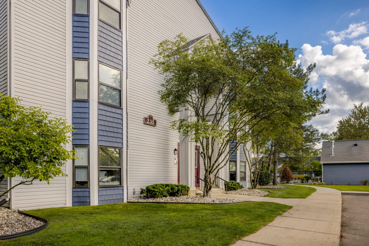 Photos and Video of Arbor Glen Apartments in East Lansing, MI