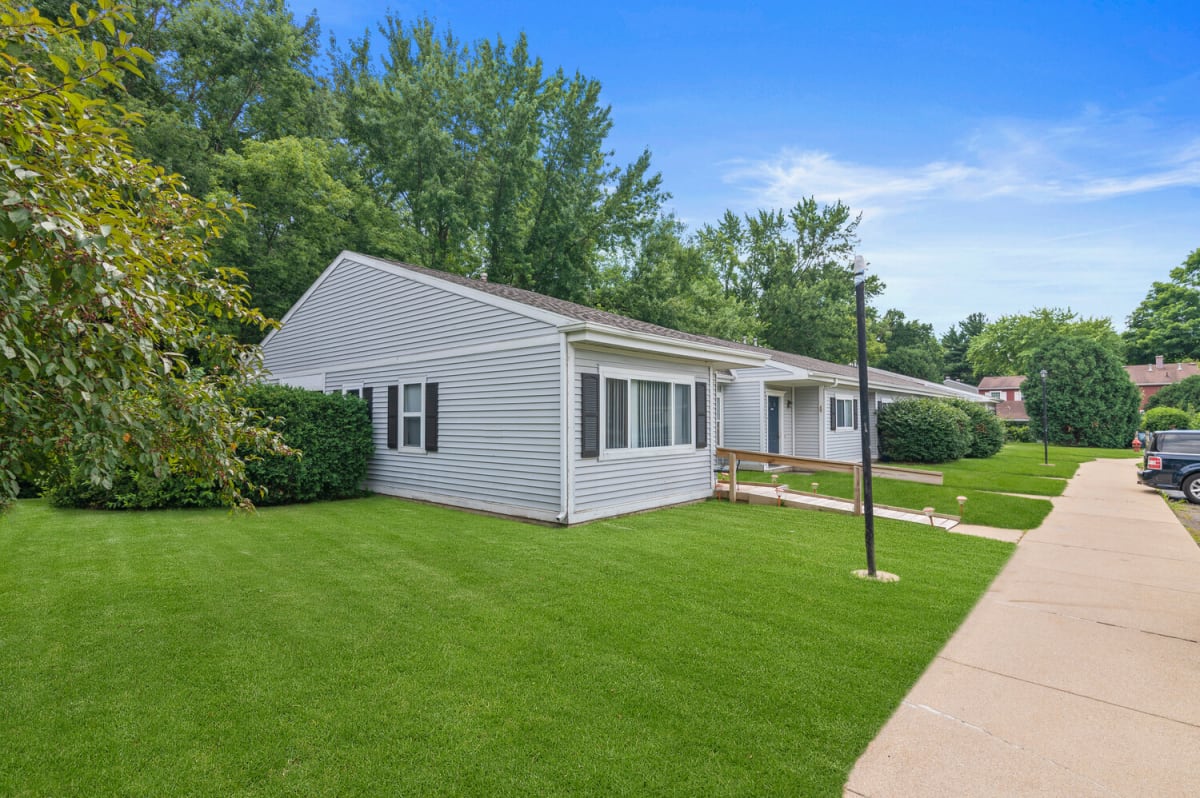 Photos and Video of Parchment Point Townhomes & Apartments - Parchment ...