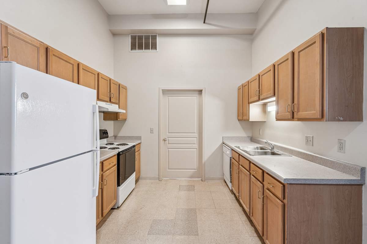 Photos and Video of Armstrong Apartments in Clinton, IA