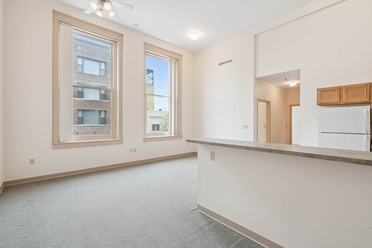 Photos and Video of Clinton Block Apartments in Clinton, IA