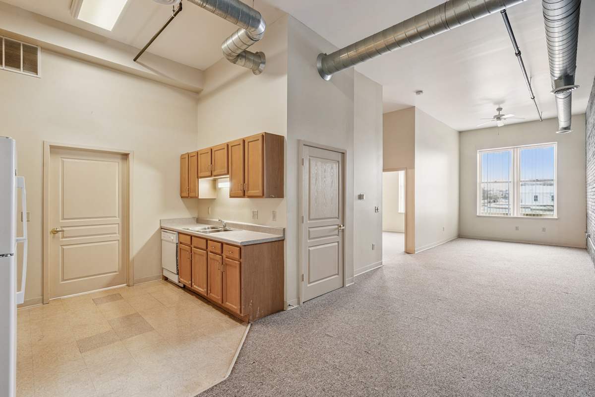 Photos and Video of Armstrong Apartments in Clinton, IA