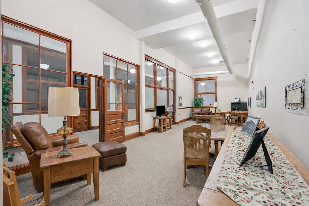 Photos and Video of Clinton Block Apartments in Clinton, IA