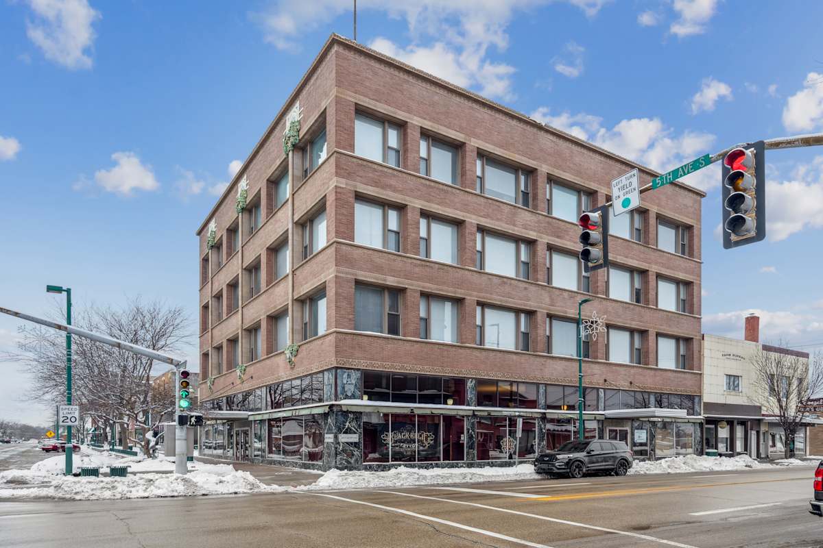 Photos and Video of Van Allen Apartments in Clinton, IA