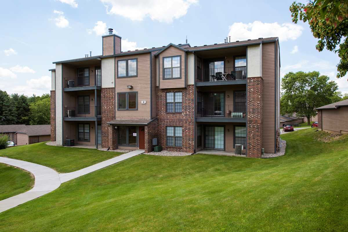 Apartments for Rent in Eden Prairie, MN | Eden Commons