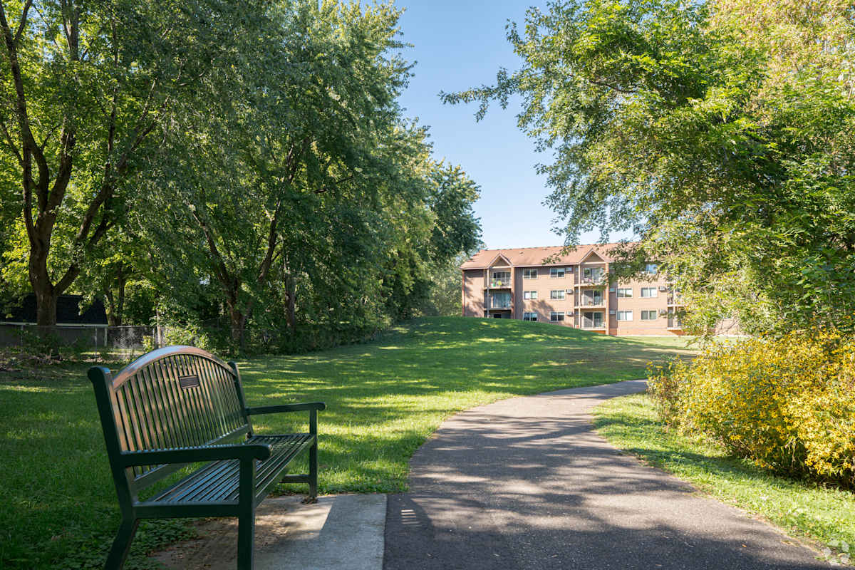Apartments for Rent in St. Louis Park, MN | Park Pointe
