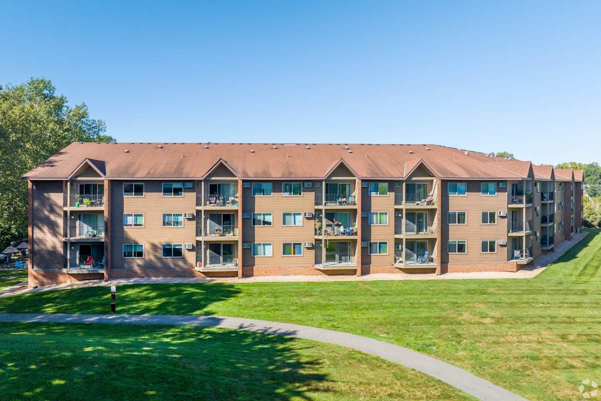Apartments for Rent in St. Louis Park, MN | Park Pointe