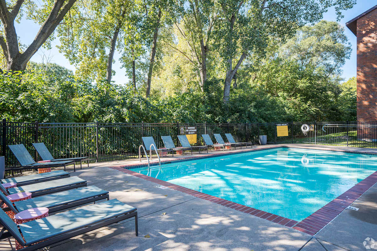 Apartments for Rent in St. Louis Park, MN | Park Pointe
