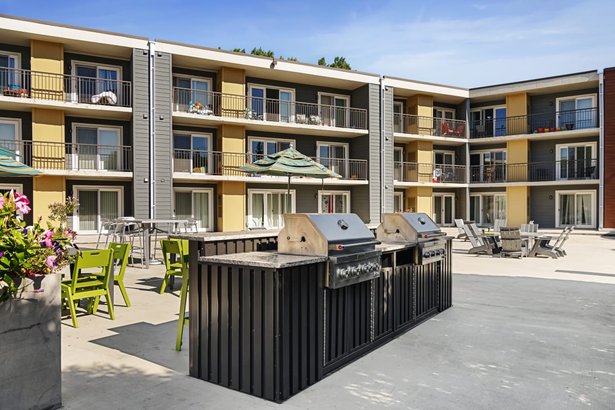 Apartments for Rent in Bloomington, MN | Pebblebrook Court