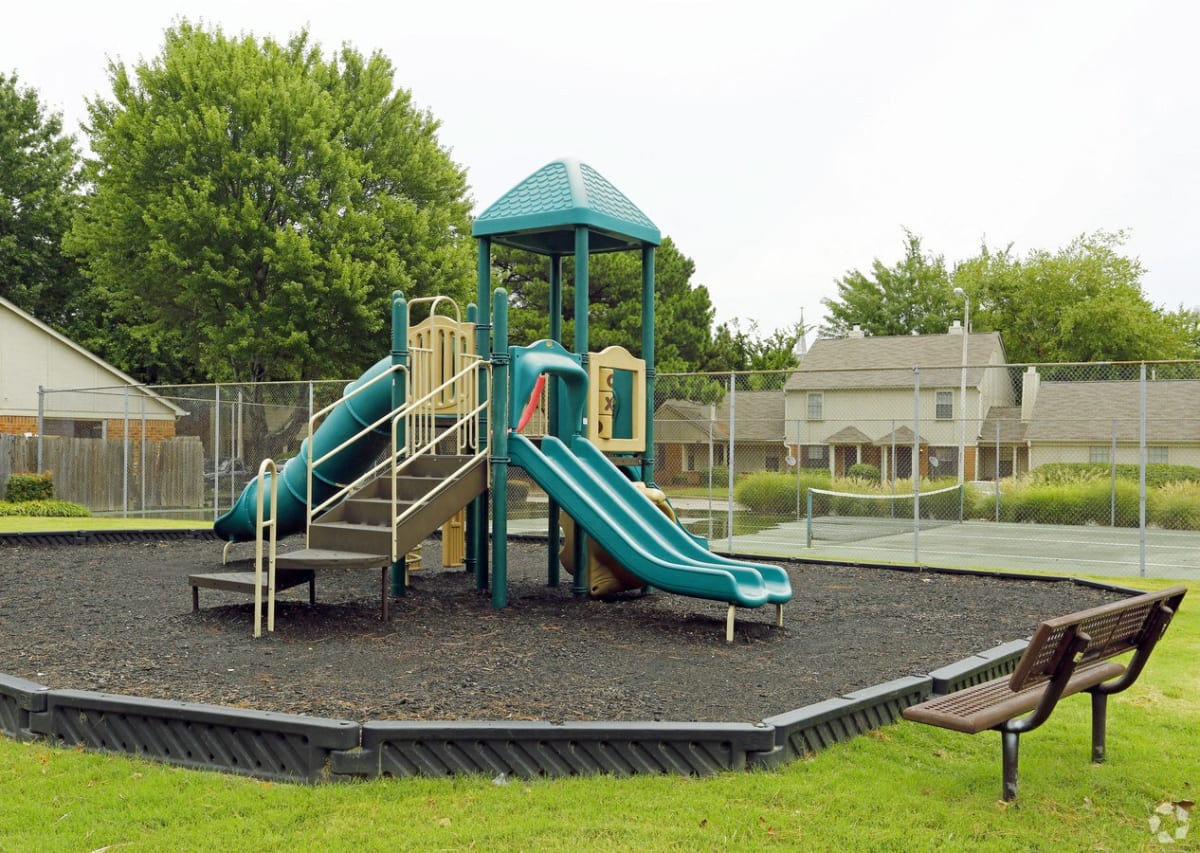 Photos and Video of Hedgerow Apartments in Memphis, TN