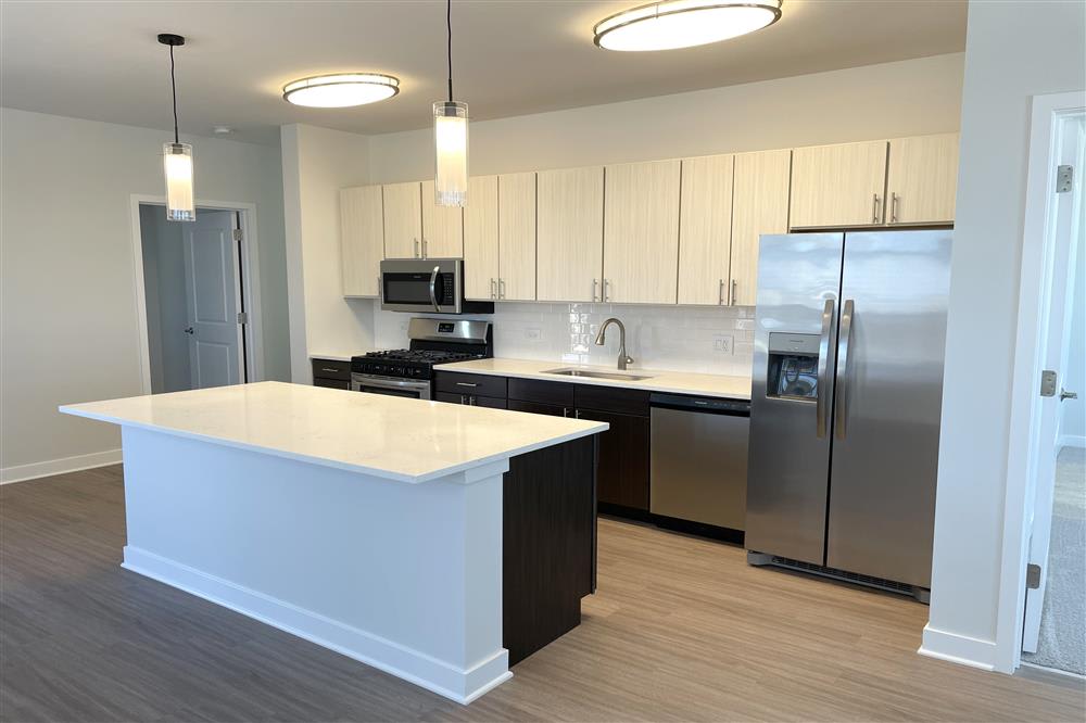 Photos and Video of Apex 400 Apartments in Glen Ellyn, IL