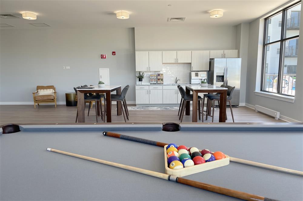 Photos and Video of Apex 400 Apartments in Glen Ellyn, IL