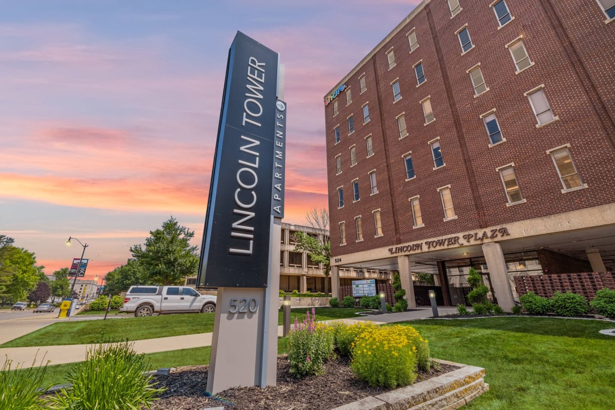 Photos and Video of Lincoln Tower Apartments in Springfield, IL
