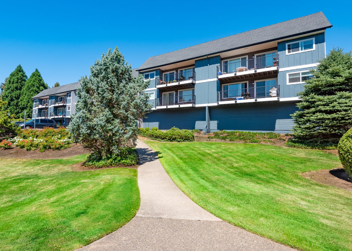SW Portland Apartments For Rent | Shadow Hills Apartments