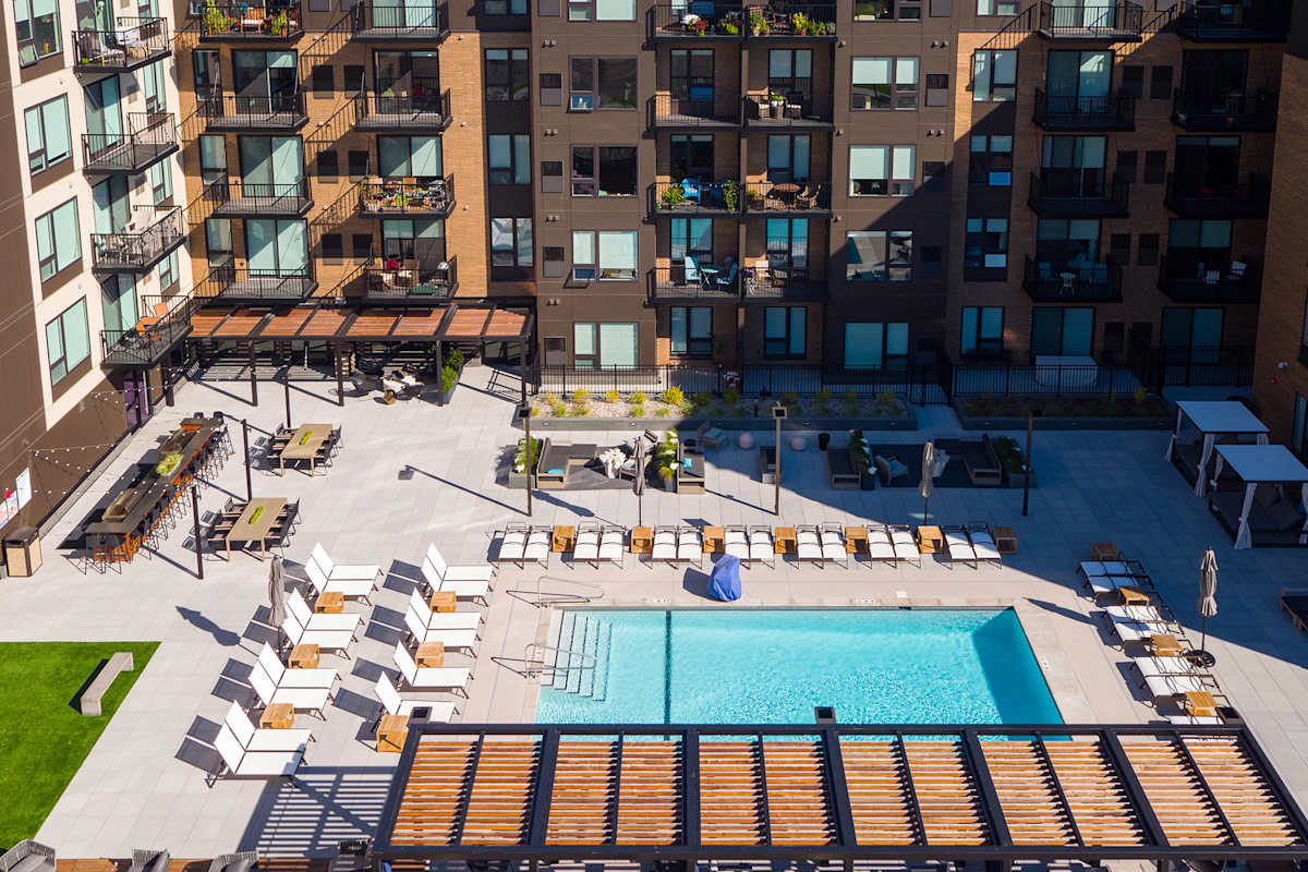 Photos Onyx Edina apartments in Edina, MN near Minneapolis St. Paul