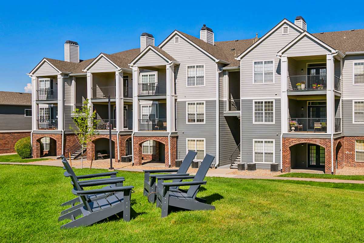 Photos Emmersyn at Lone Tree apartments in Lone Tree, CO near Denver