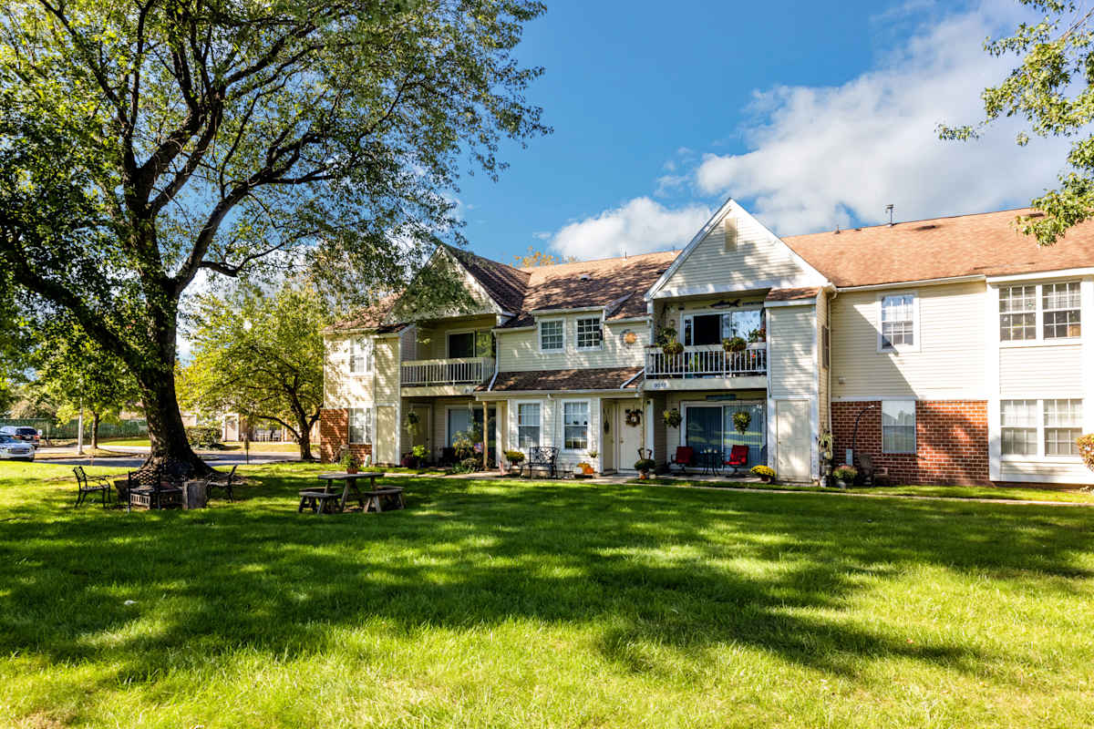 Photos and Video of Waterside Apartments in Philadelphia, PA