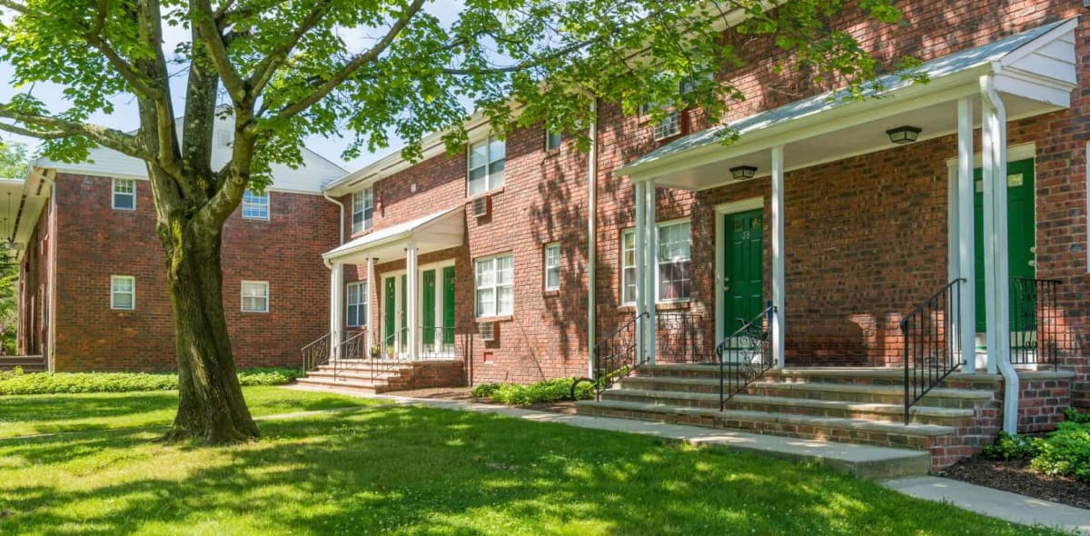 Montvale Apartments for Rent | Nottingham Manor