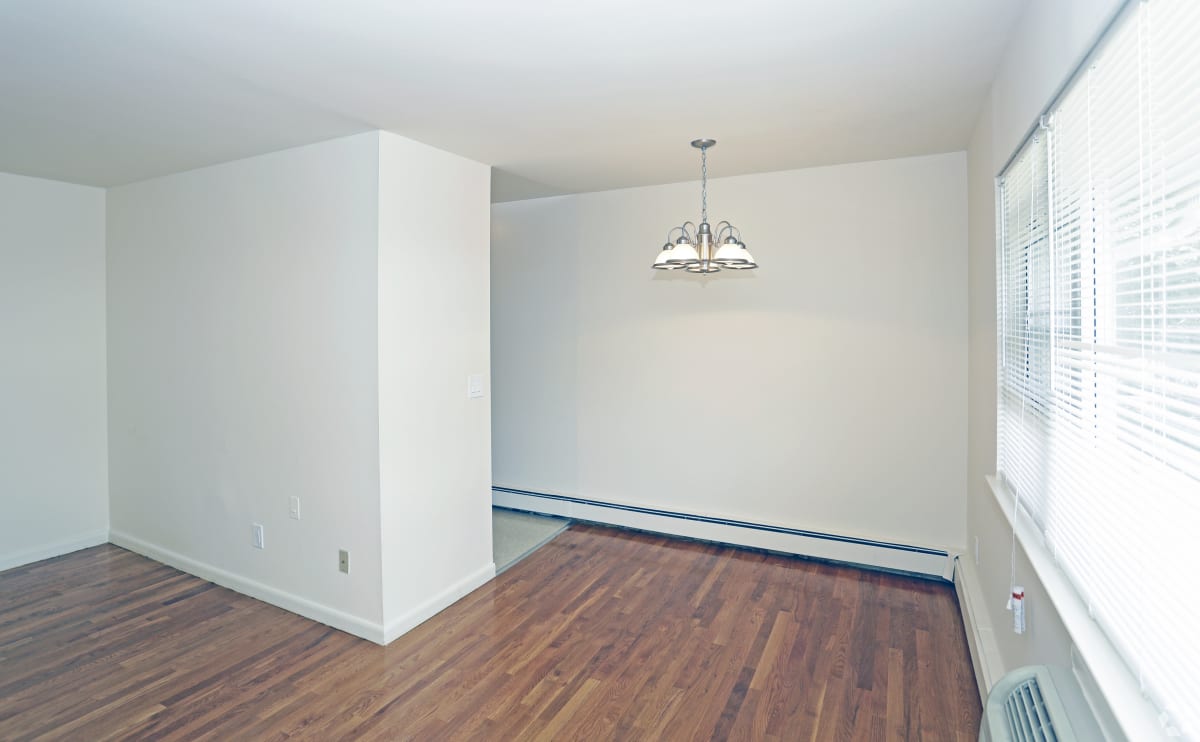 Apartments for Rent in Teaneck NJ | Willow Gardens Apartments