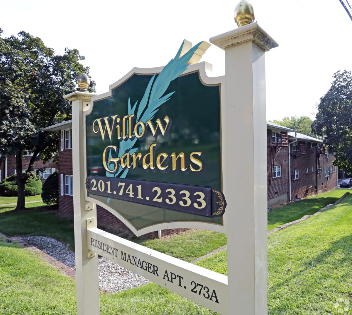 Apartments for Rent in Teaneck NJ | Willow Gardens Apartments