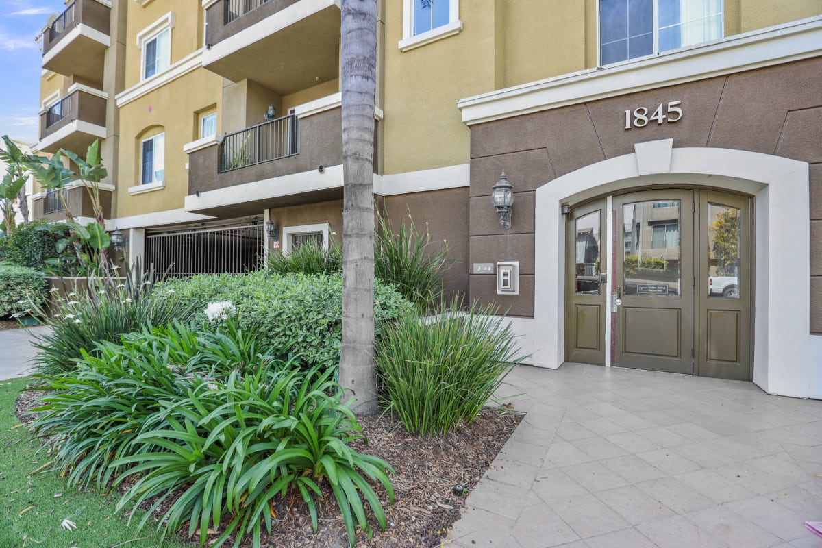 Photos and Video of Butler Eighteen by Wiseman in Los Angeles, CA