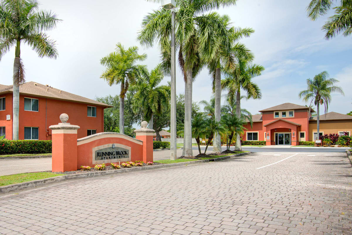 Running Brook Apartments Miami | 2, 3 & 4 Bedroom Rentals