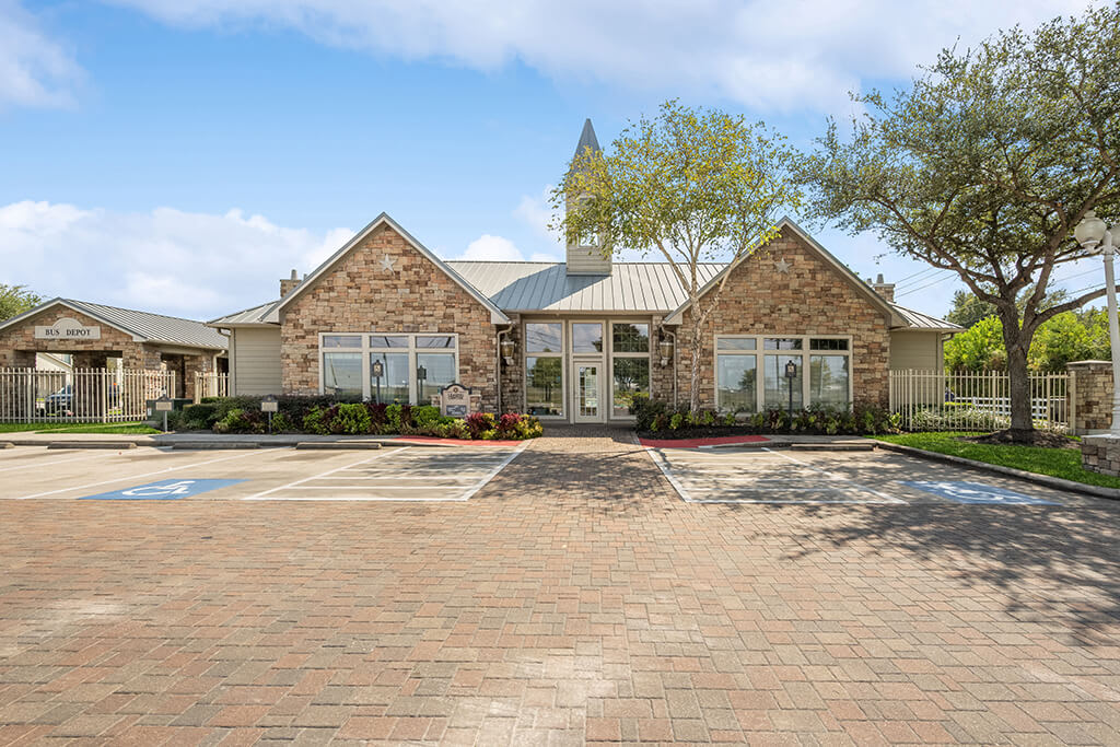 Photos of Fallbrook Ranch Apartments | Affordable Living in Houston TX