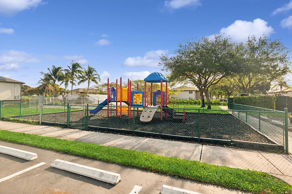 Photos and Video of Running Brook Apartments in Miami, FL